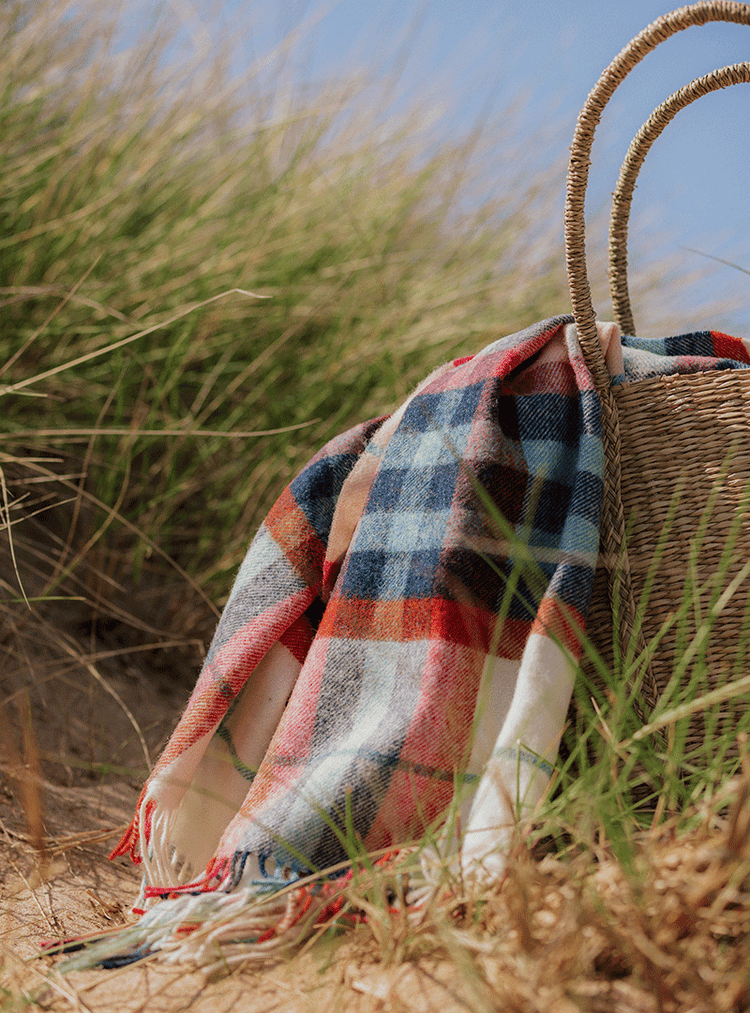 Exquisite Wool Traders | NZ Wool Blankets, Throws, Scarfs & Knitwear